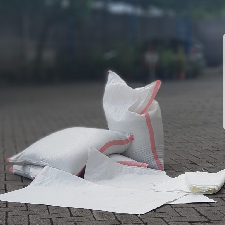 Karung Plastik Kuat & Murah – Cocok untuk Beras, Pupuk, dan Industri